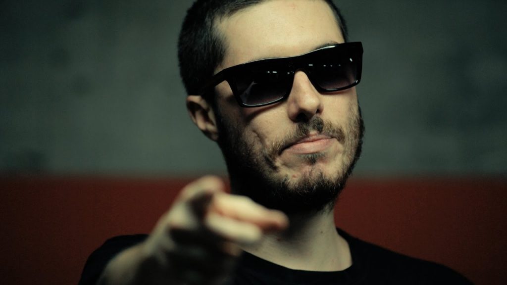 "Scrivo le mie canzoni in massimo un'ora" - Intervista a L'Elfo - FRI